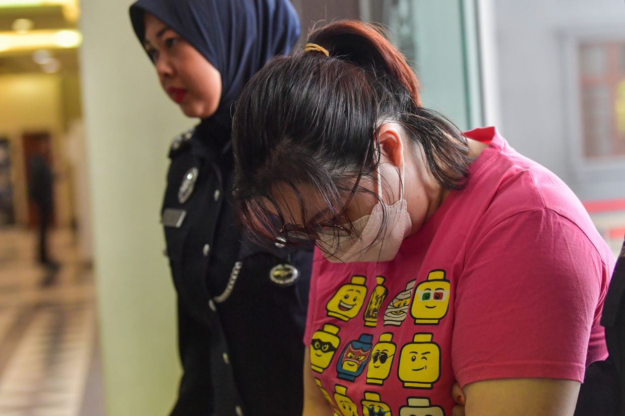 Kerani mengaku tidak bersalah dera amah guna sterika, air panas ...