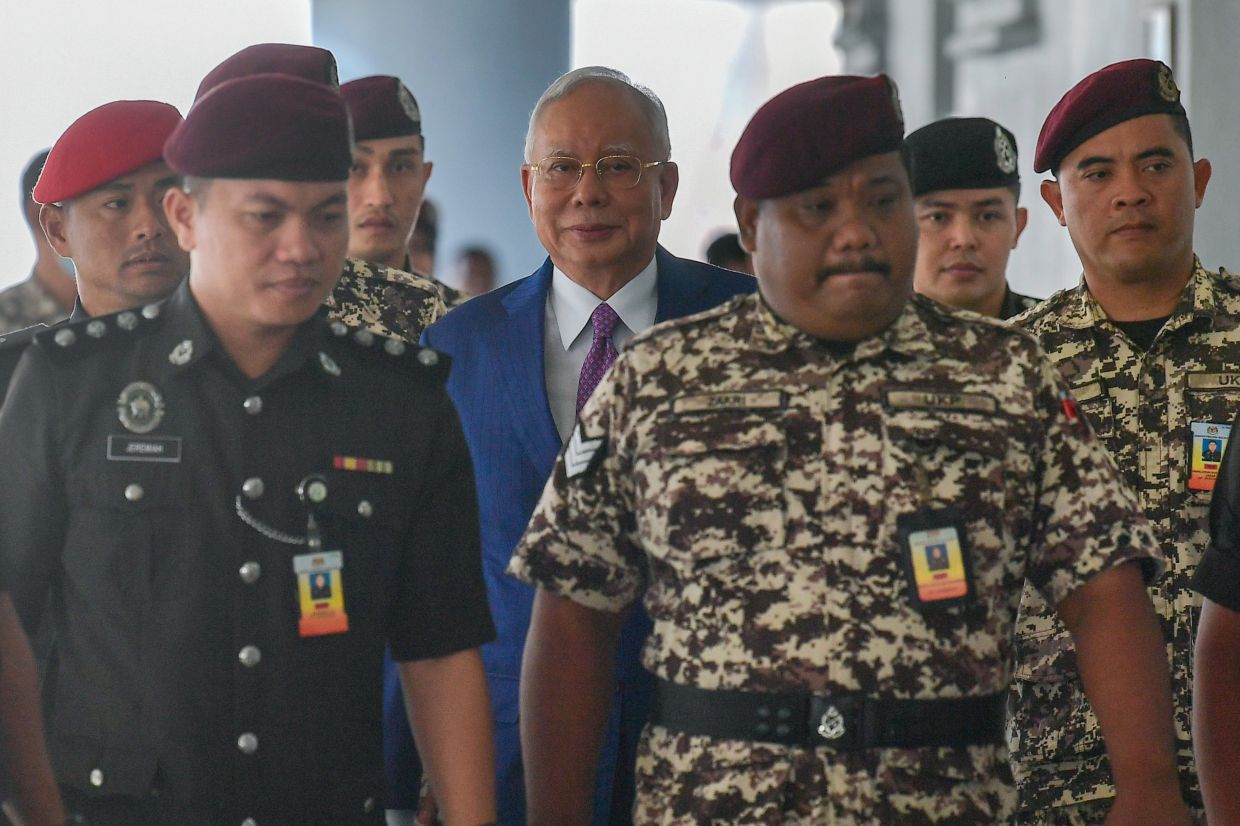 Najib pindah wang daripada akaun peribadi ke akaun lain dianggap ...