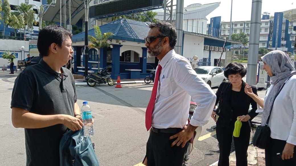 Dakwaan dikasari pengiring TMJ, pemandu e-hailing OKU beri keterangan di Bukit Aman - Berita ...