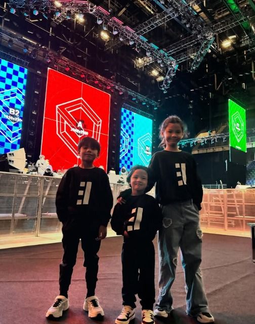 [VIDEO] Aneka gelagat selebriti melaram stail 90-an, warnai konsert ...