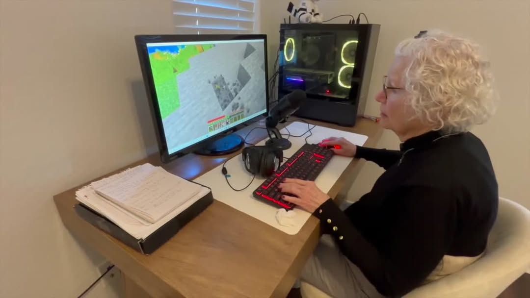 Nenek usia 81 tahun jadi YouTuber main 'Minecraft', kumpul lebih RM140 ...