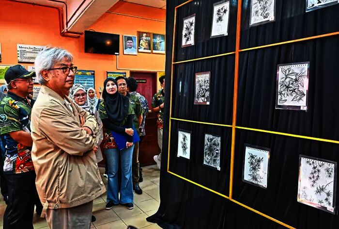 Mendidik anak bangsa memartabatkan bunga kelumpang sebagai simbol ...